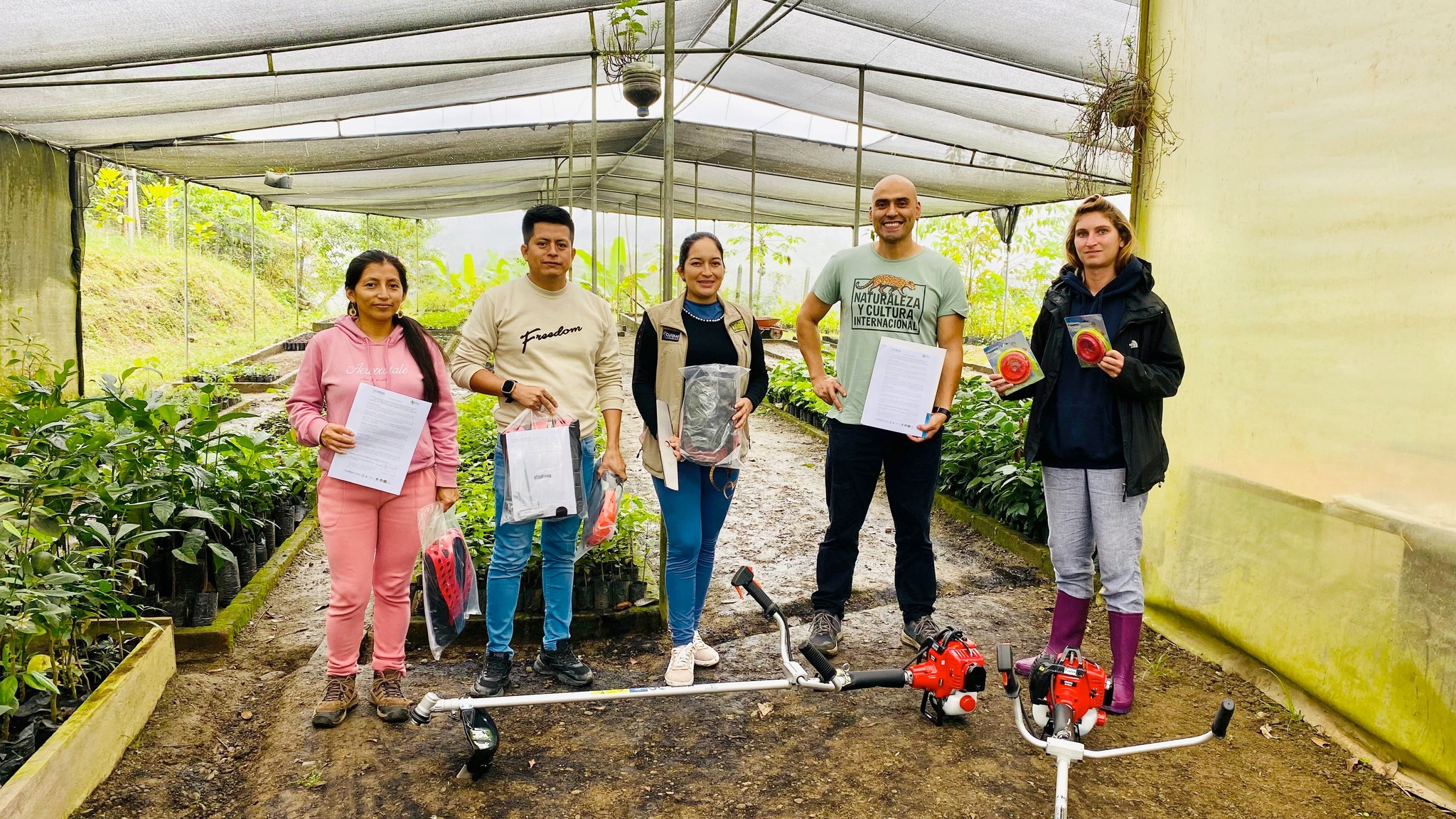 Entrega de herramientas y plantas maderables en Palanda gracias a ...